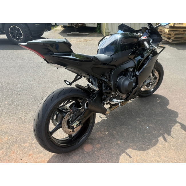 Yamaha R9 Full Visor Tip Exhaust System